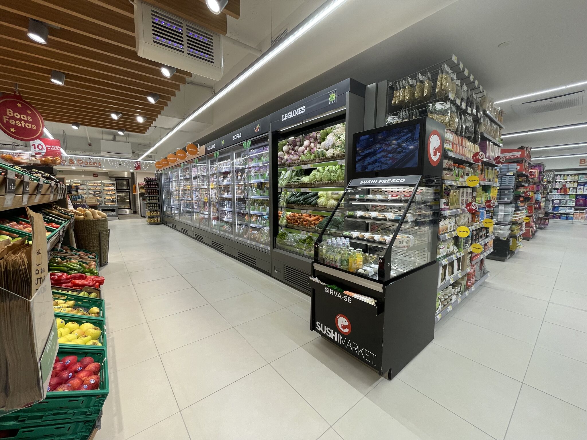 Continente Bom Dia en el acceso al metro del Centro Comercial Colombo ...